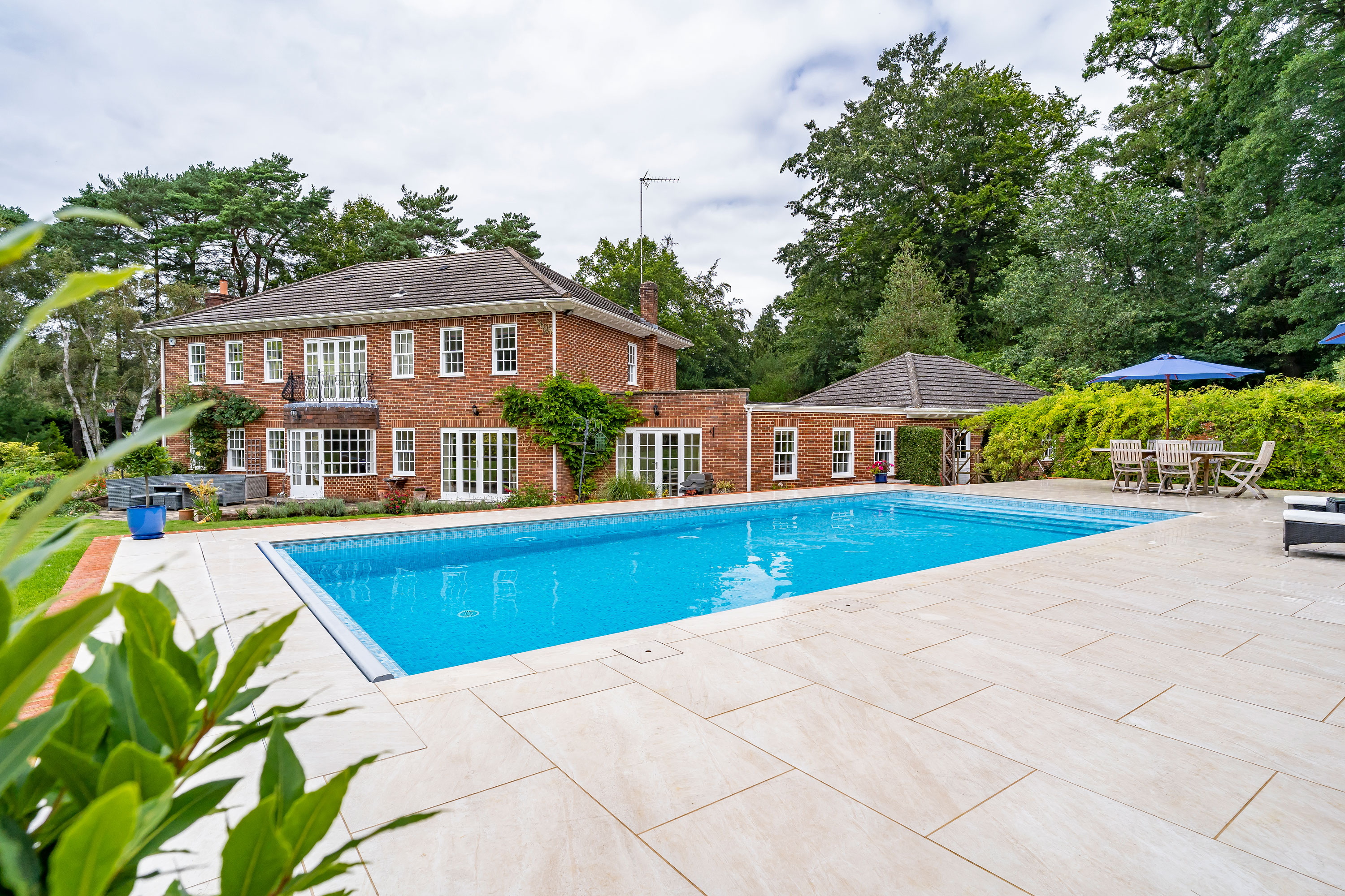 Above Ground vs. In-Ground Swimming Pools: The Pros and Cons - Lagoon Pools
